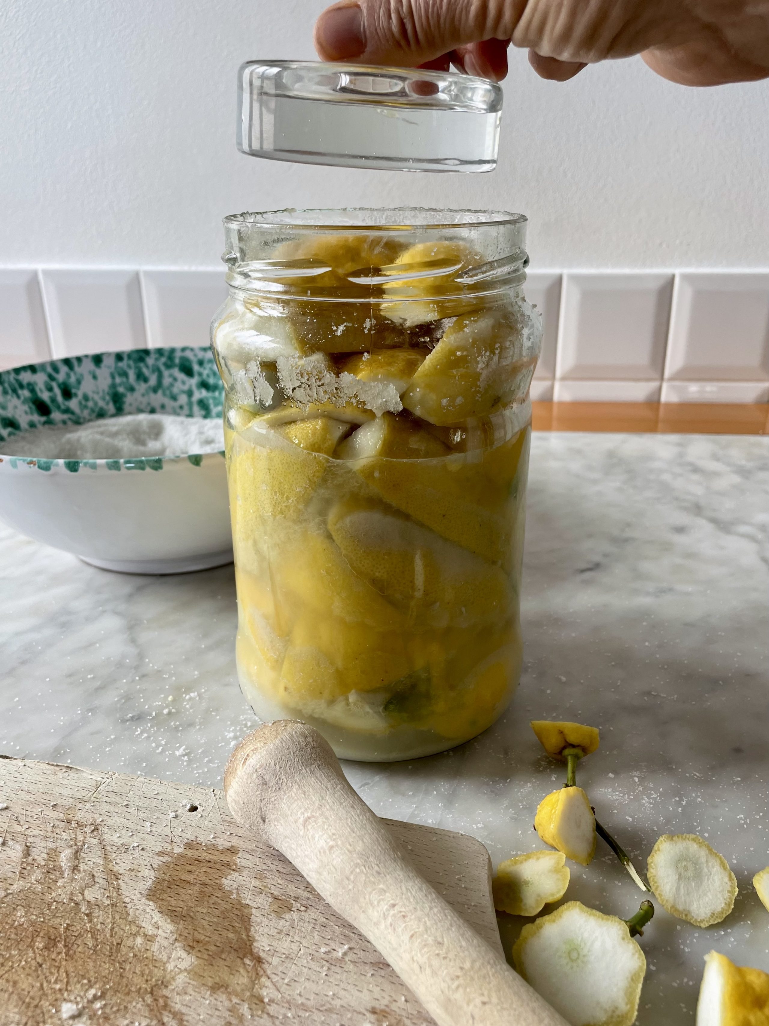 Limoni fermentati sotto sale